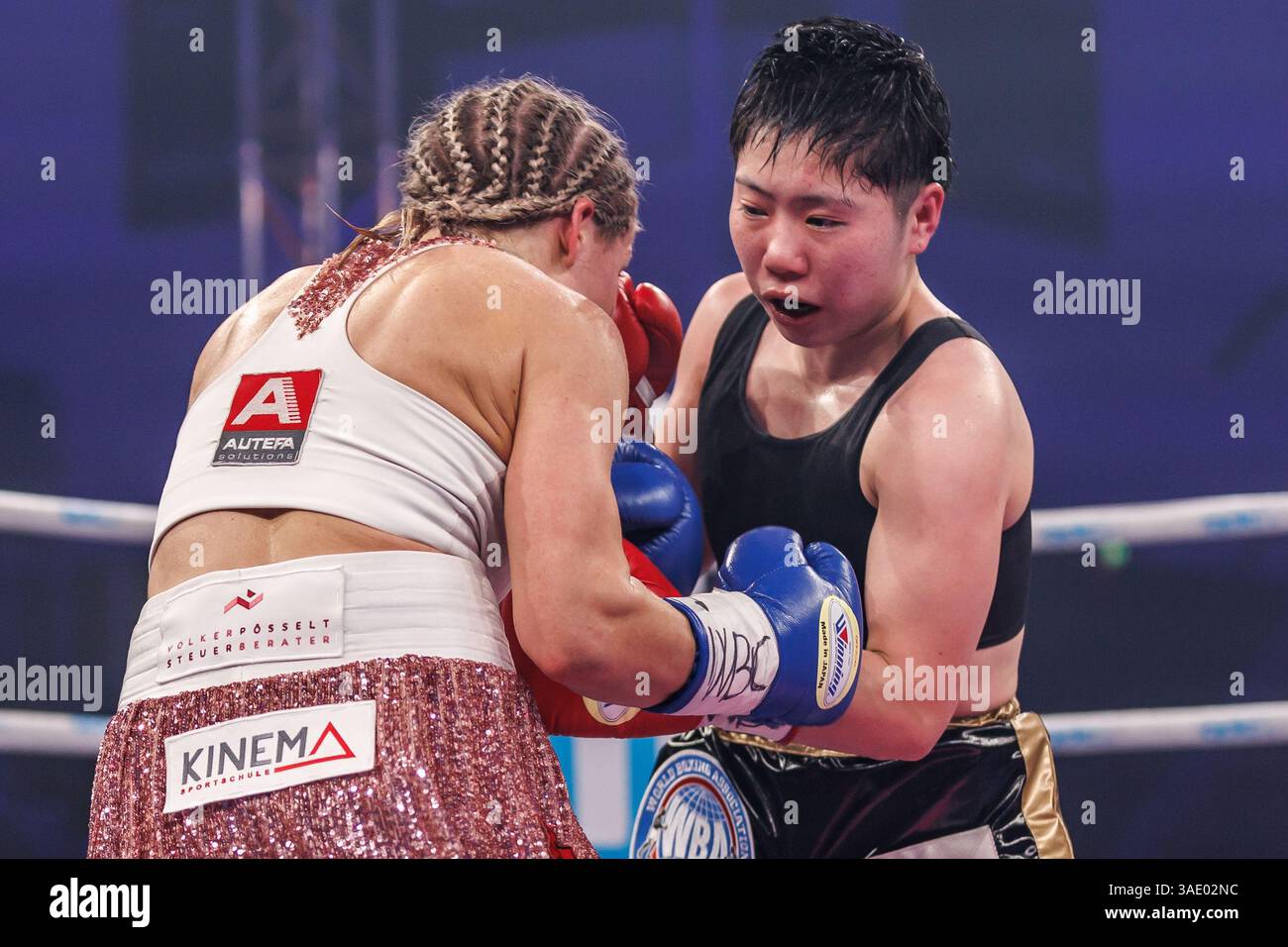 Potsdam, Germany. 06th Apr, 2025. Boxing: WBC, WBA, WBO, IBF World Atomweight Championship ...
