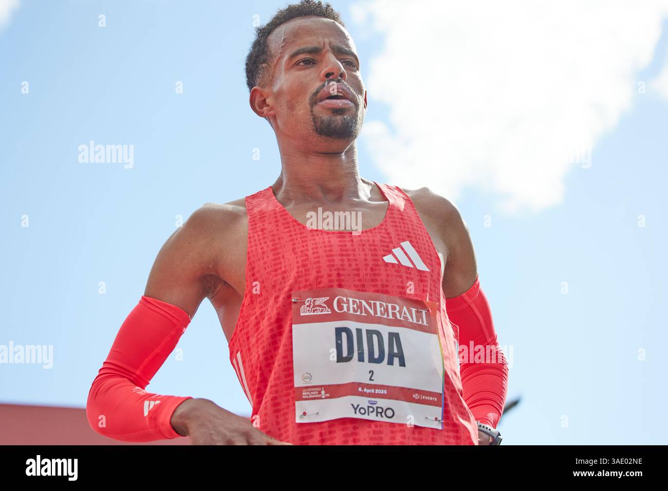 Berlin, Germany. 06th Apr, 2025. Ethiopian Gemechu Dida wins the Berlin ...