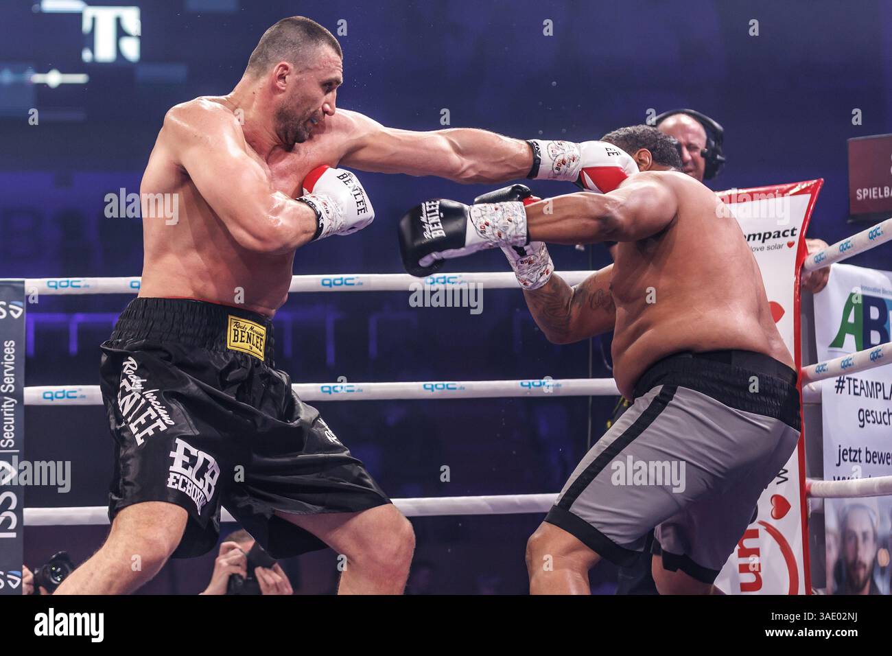 Potsdam, Germany. 05th Apr, 2025. Boxing: Heavyweight, Victor Faust ...