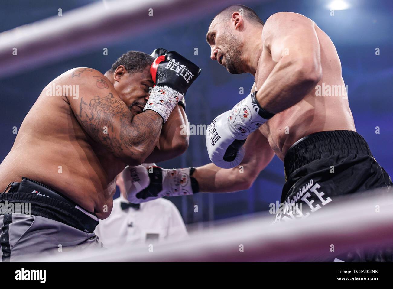 Potsdam, Germany. 05th Apr, 2025. Boxing: Heavyweight, Victor Faust ...