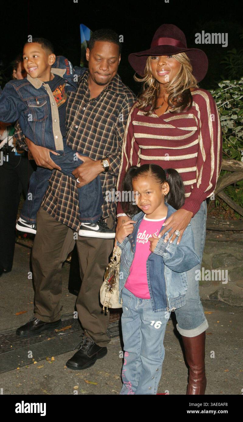 Sep 27, 2004; New York, NY, USA; Singer MARY J. BLIGE & FAMILY at the ...