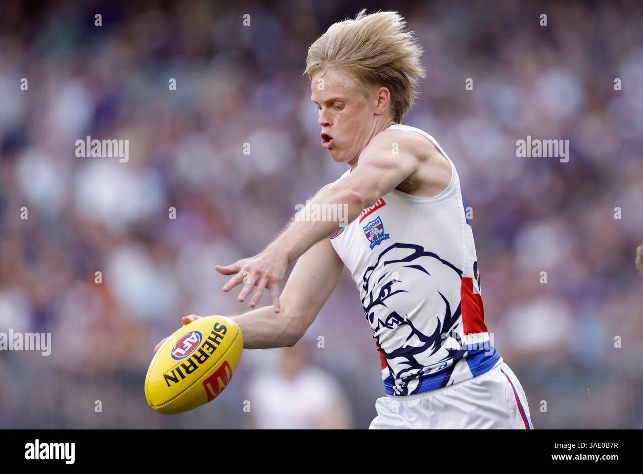 Perth, Australia. 06th Apr, 2025. Sam Davidson of the Bulldogs kicks ...