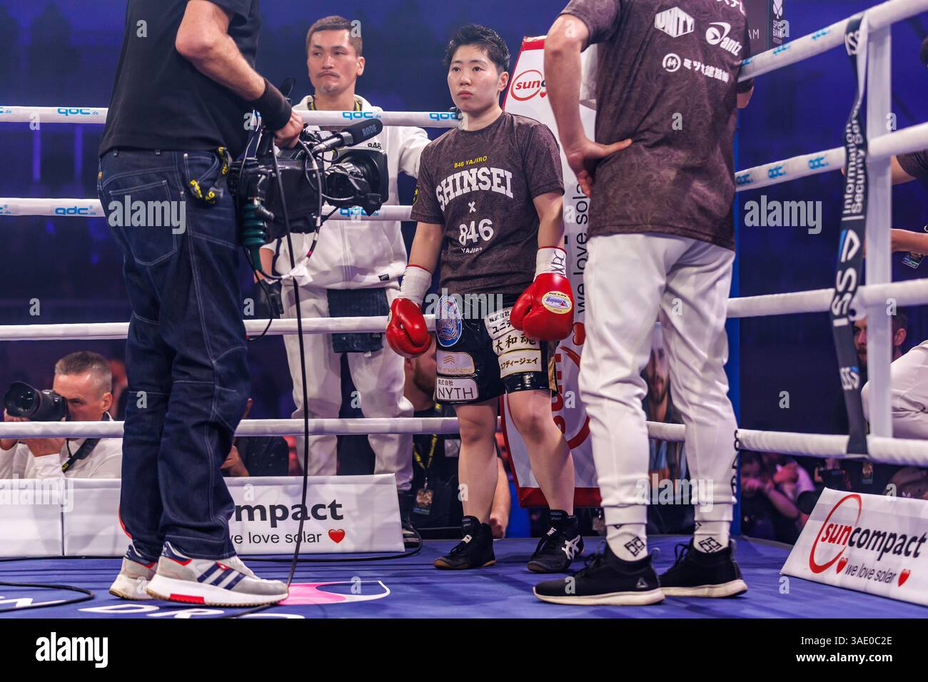 Potsdam, Germany. 06th Apr, 2025. Boxing: WBC, WBA, WBO, IBF World Atomweight Championship ...