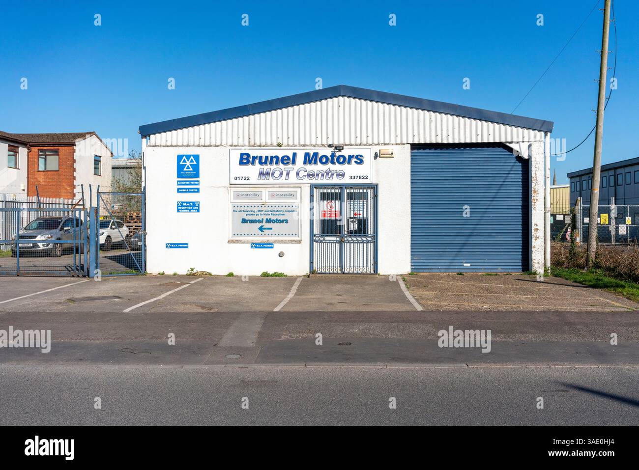 Small vehicle MOT and service garage Stock Photo - Alamy
