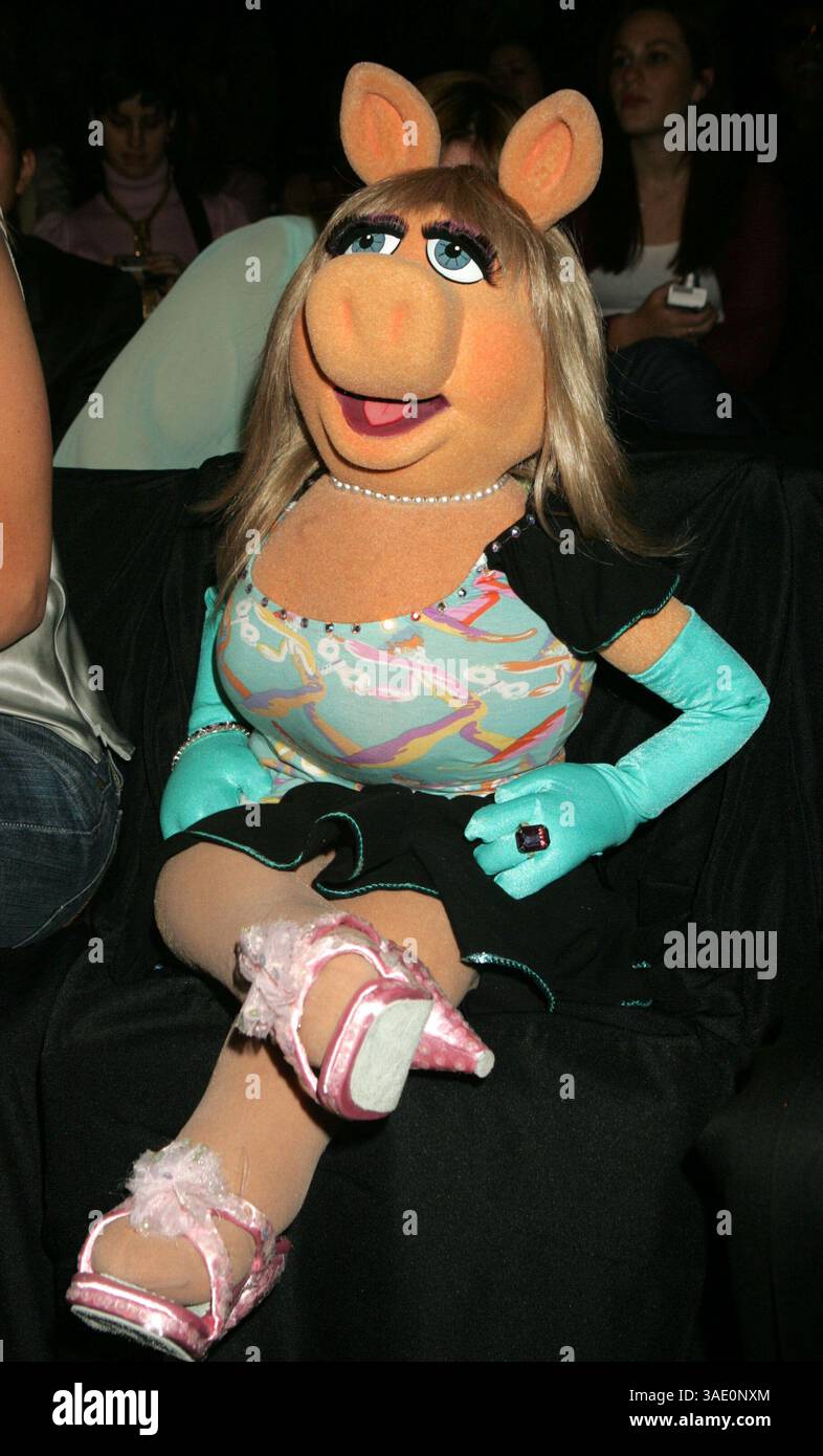 2005 miss piggy hi-res stock photography and images - Alamy