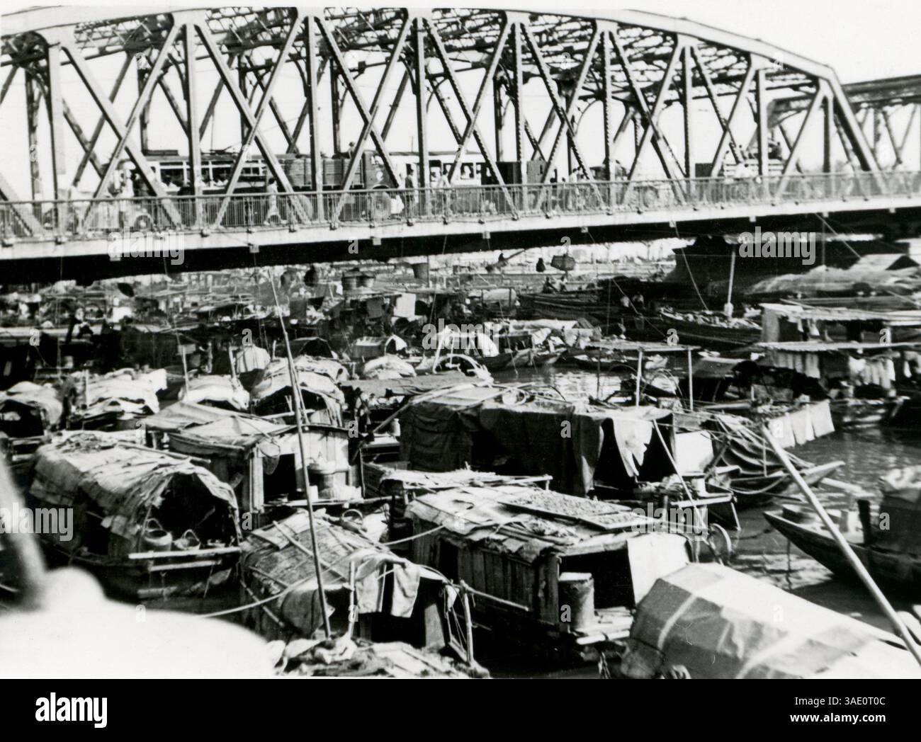 Shanghai Garden Bridge Junks Sampans Waterfront Photo / Shanghai ...