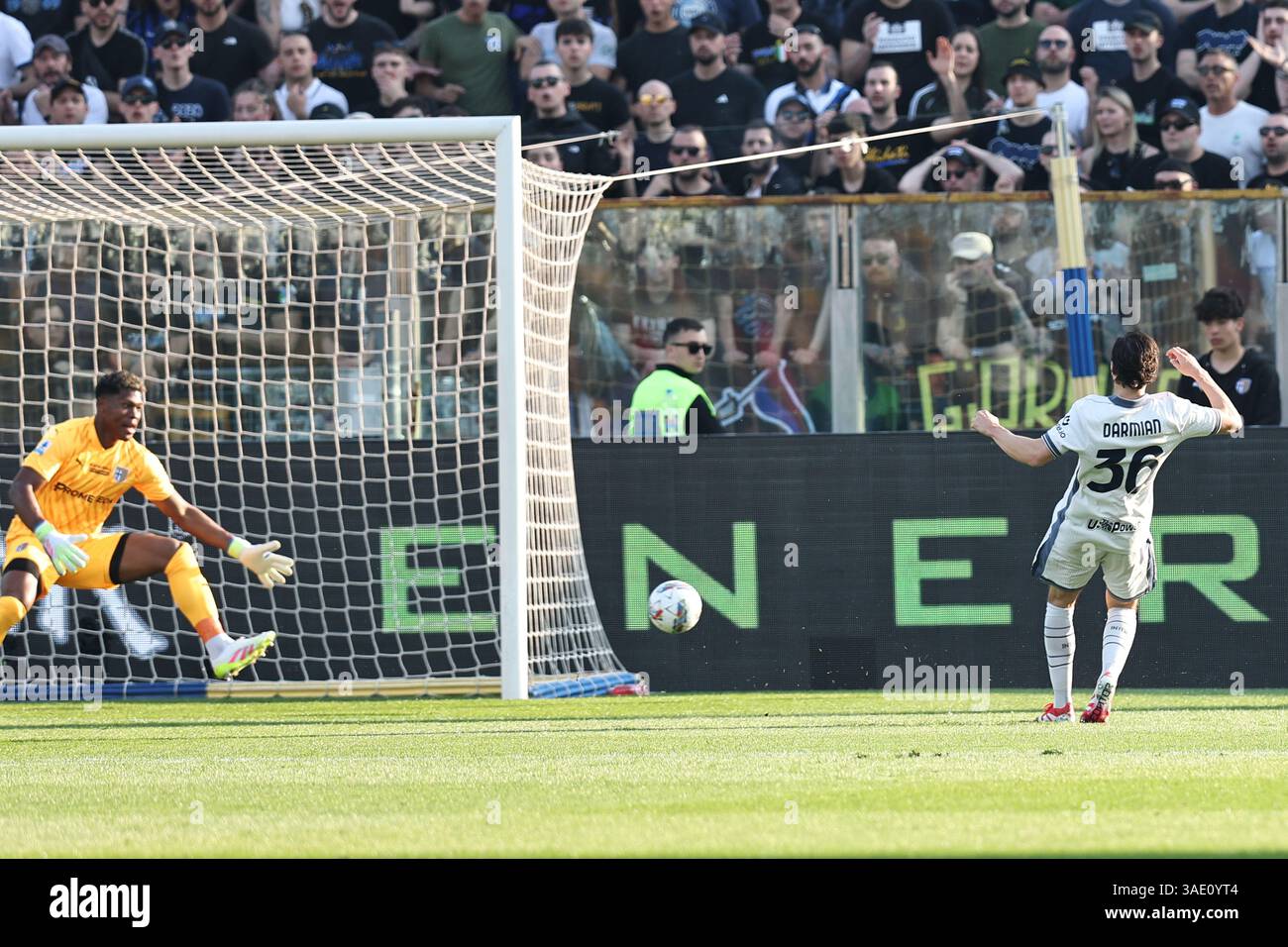 Matteo Darmian (Inter)Zion Suzuki (Parma) he scored the first goal for ...