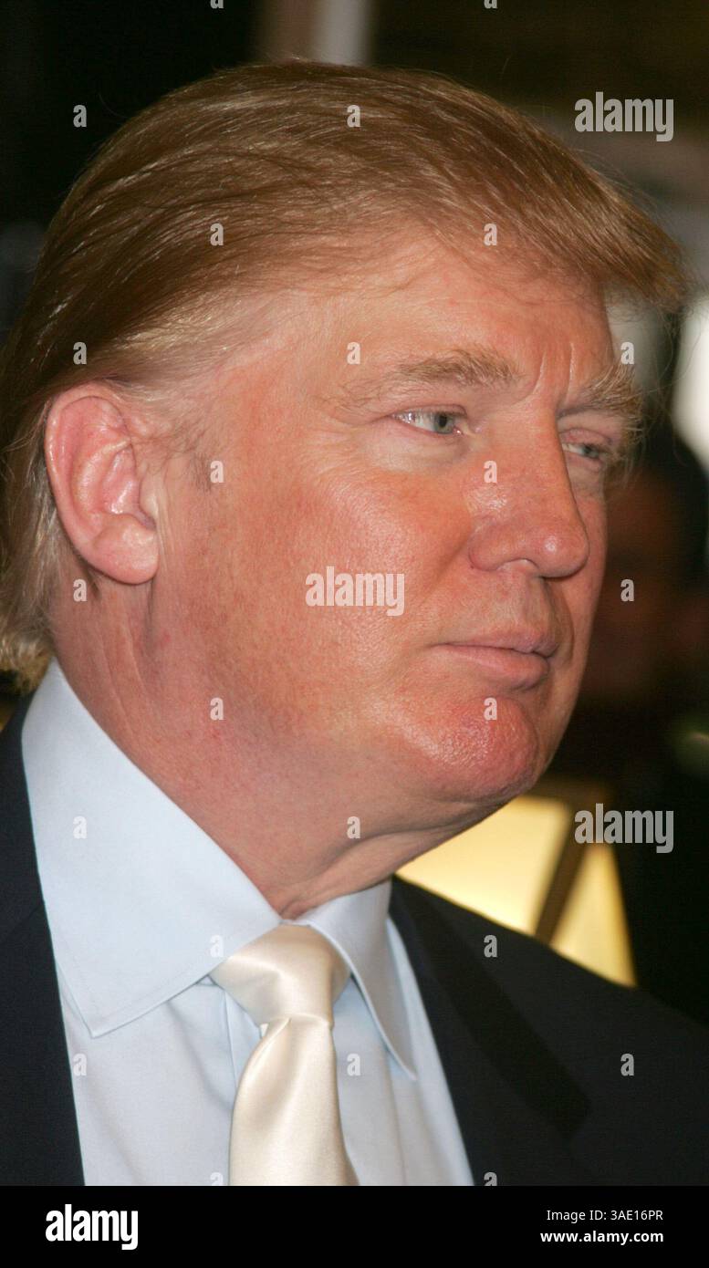 Donald j trump signature hi-res stock photography and images - Alamy