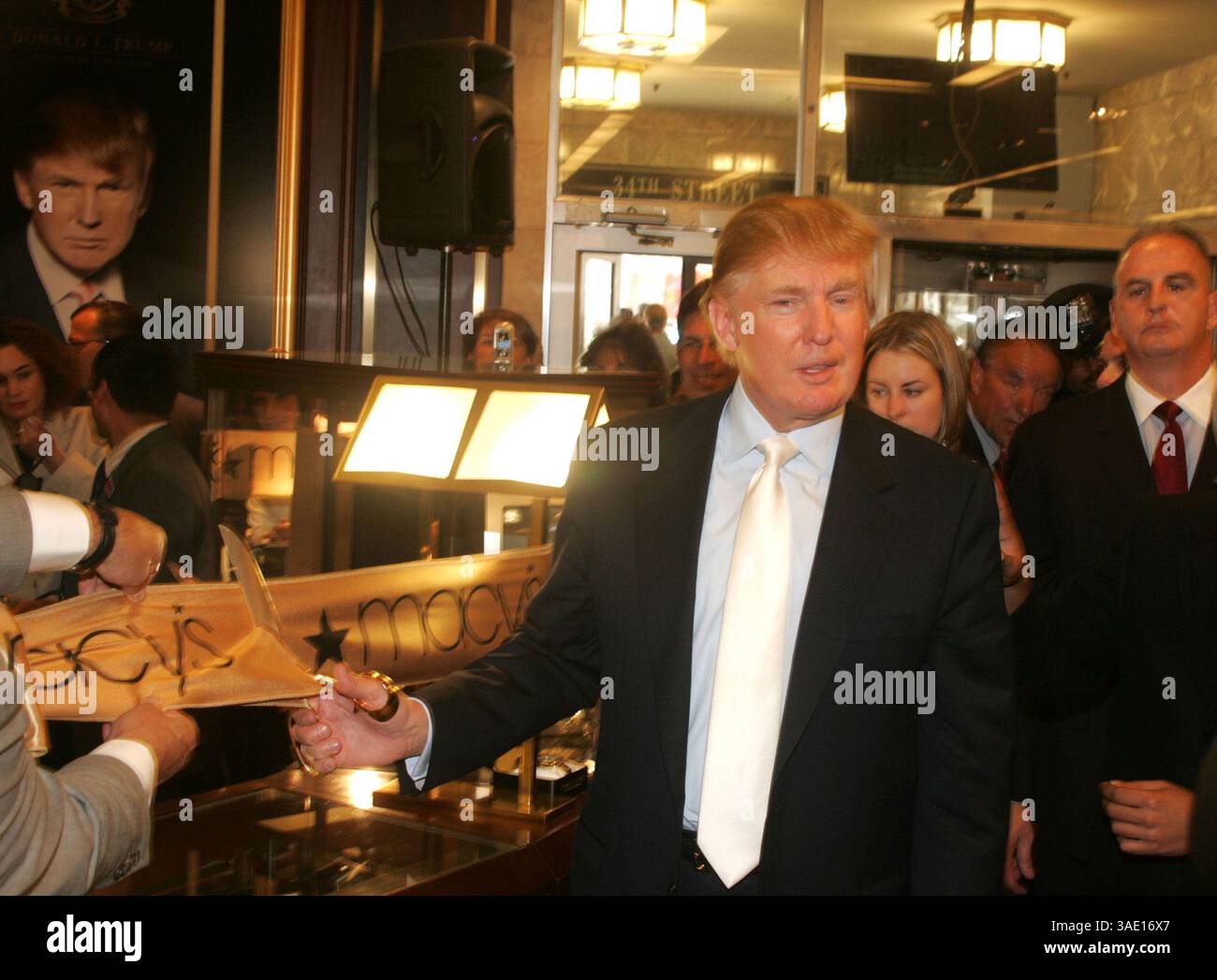 Donald trump signature hi-res stock photography and images - Alamy