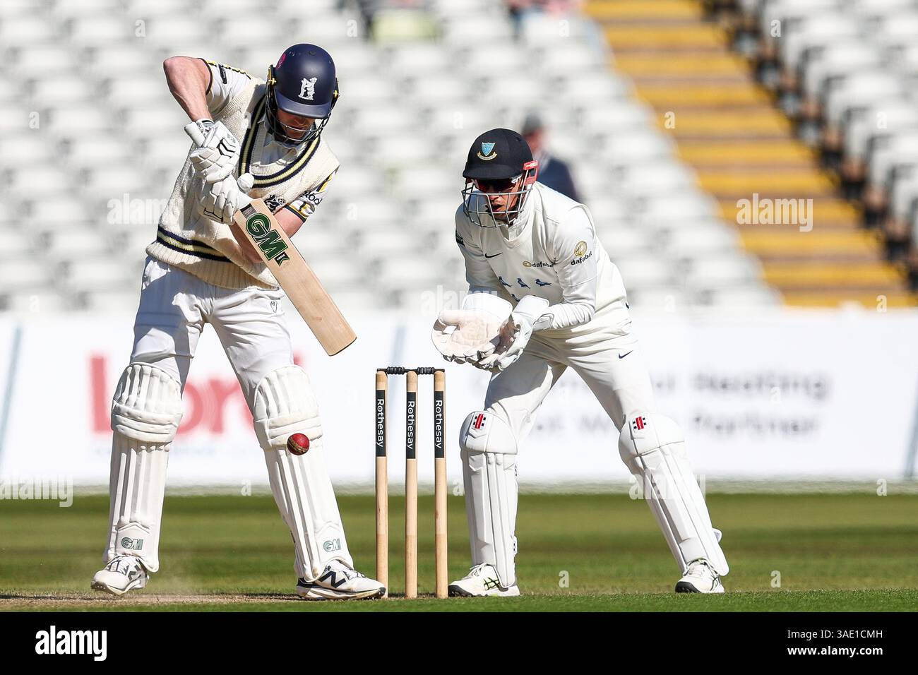 #9, John Simpson of Sussex in action watching #17, Rob Yates of ...