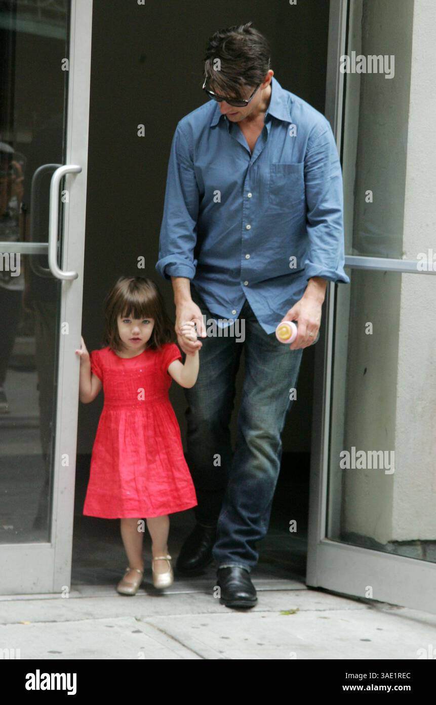 Aug 15, 2008 - New York, NY, USA - Actor TOM CRUISE and his daughter ...