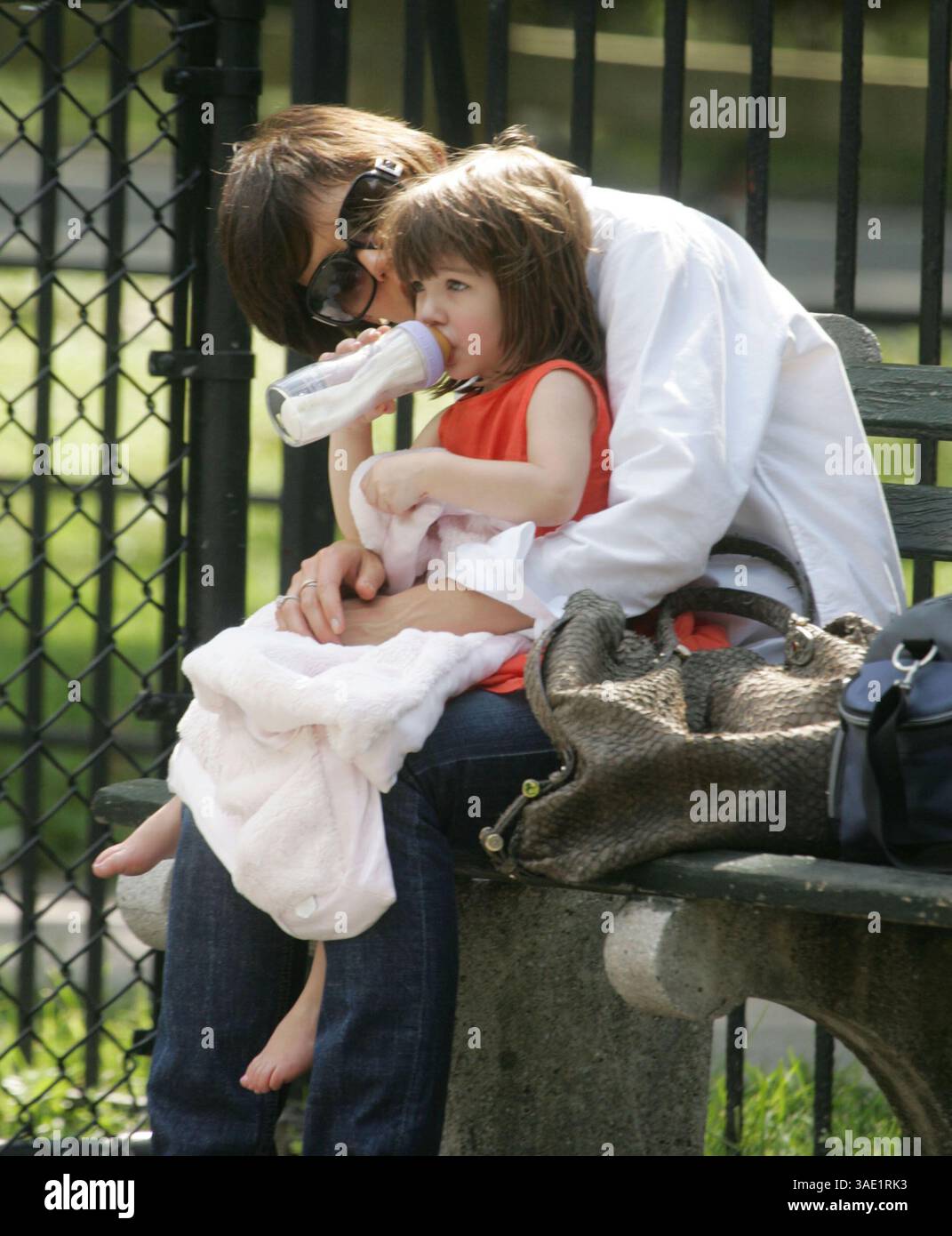 Aug 17, 2008 - New York, NY, USA - Actress KATIE HOLMES sits on a bench ...