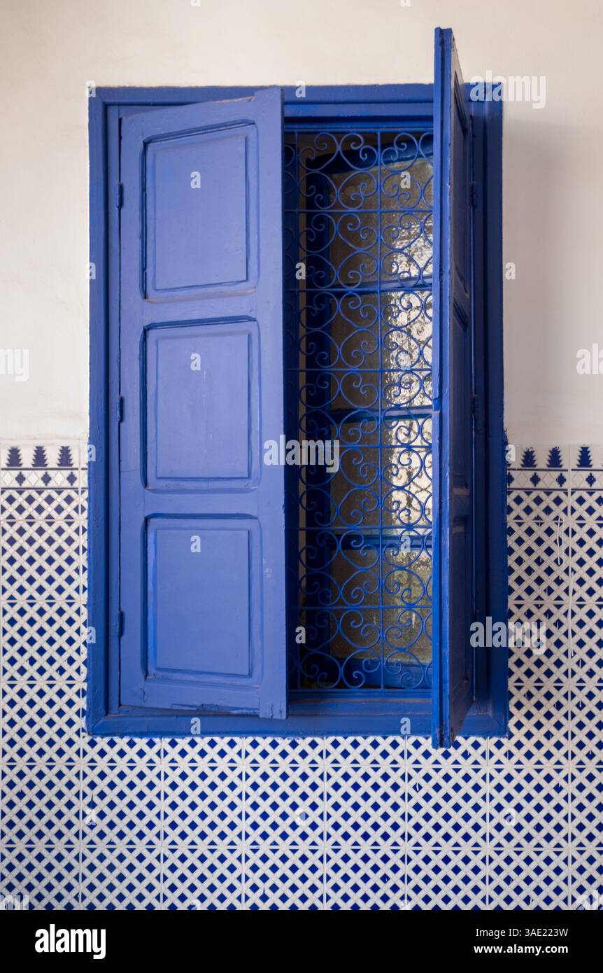Window onto courtyard at Slat Al Azama Synagogue, also known as Lazama ...