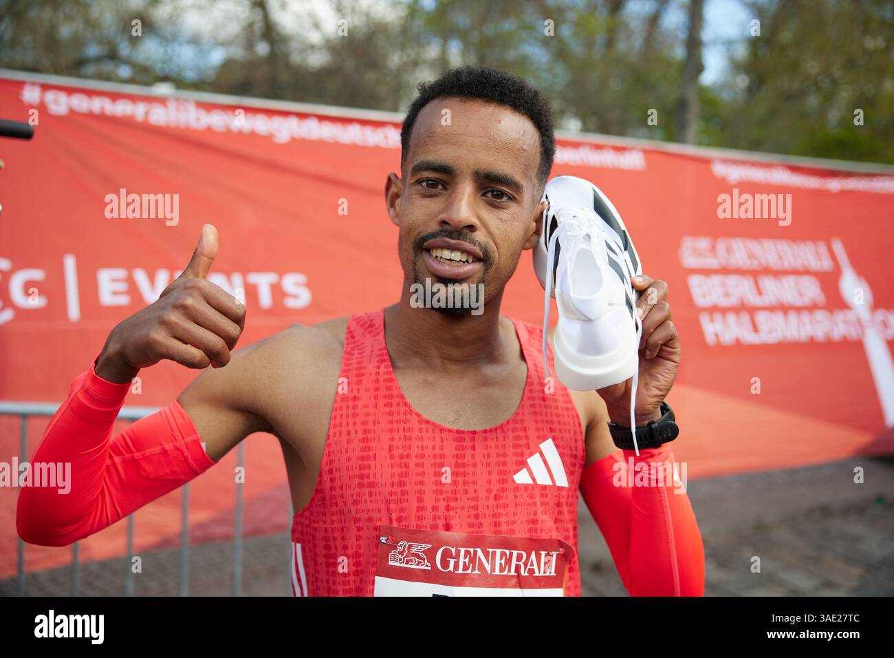 Berlin, Germany. 06th Apr, 2025. Ethiopian Gemechu Dida wins the Berlin half marathon. Credit ...