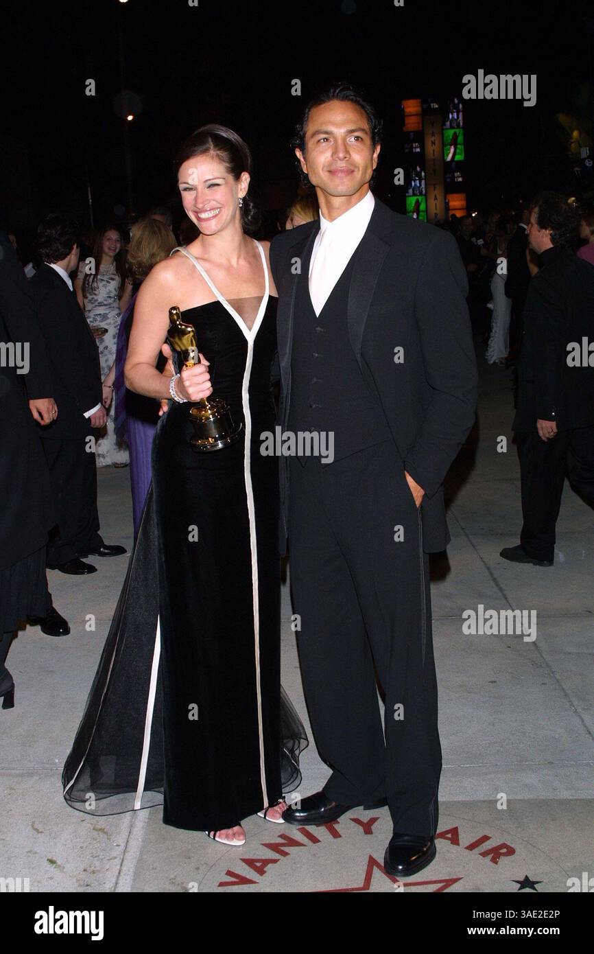 Mar 25, 2001; Beverly Hills, CA, USA; Actors JULIA ROBERTS & BENJAMIN ...