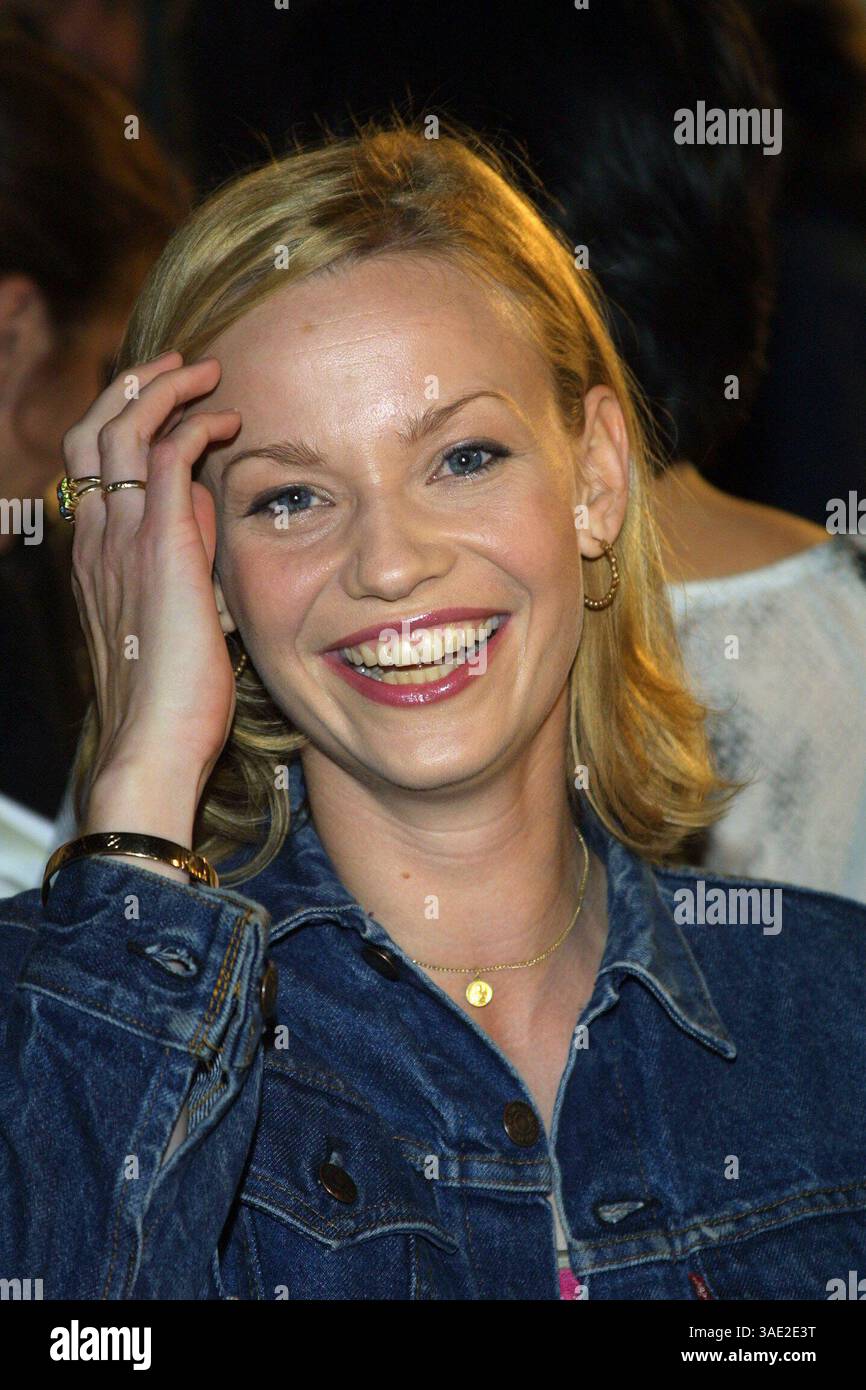 Mar 29, 2001; Los Angeles, CA, USA; Actor SAMANTHA MATHIS @ the ...
