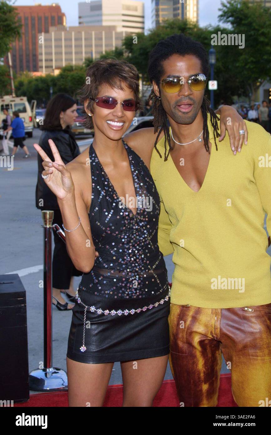 Jun 04, 2001; Los Angeles, CA, USA; Actor HALLE BERRY & husband ...