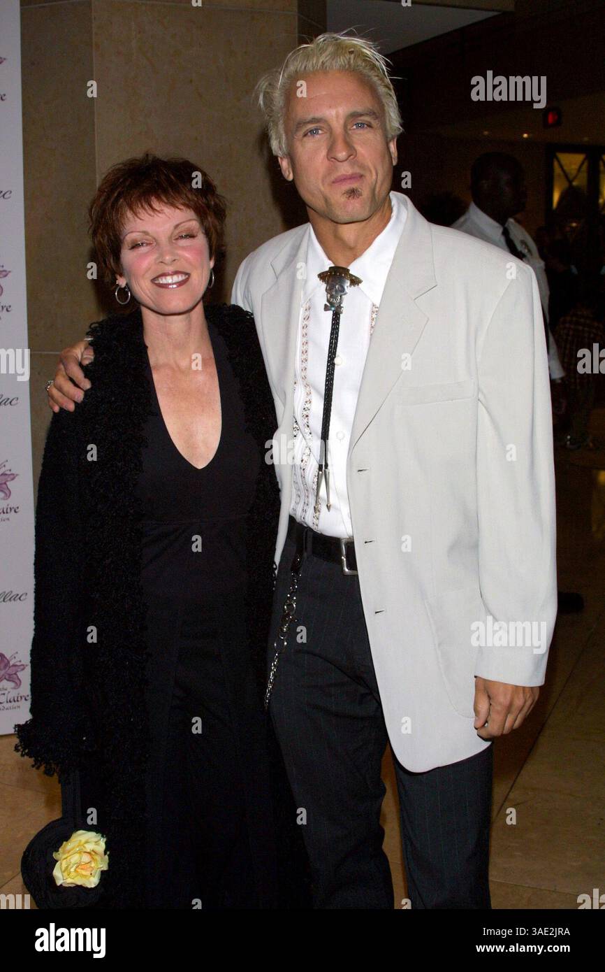 Oct 20, 2001; Los Angeles, CA, USA; Singer PAT BENATAR & Guitarist NEIL ...