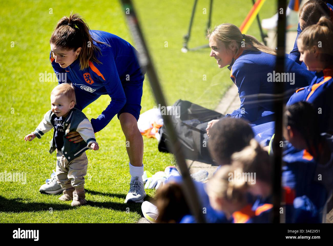 ZEIST - Danielle van de Donk and Jill Roord during a training session ...