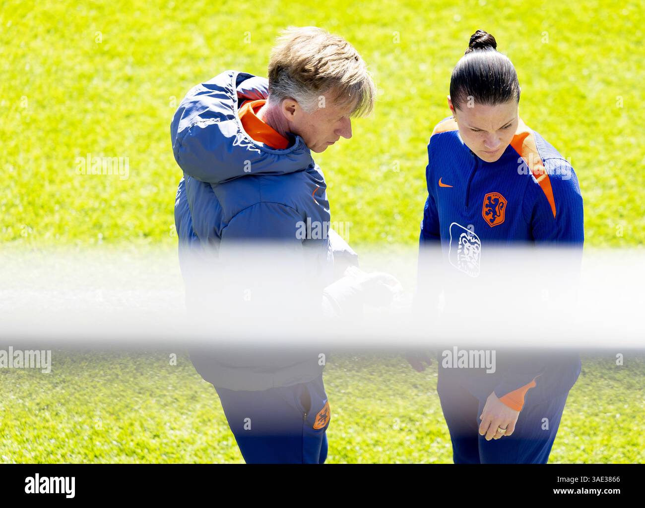 ZEIST - National coach Andries Jonker and Sherida Spitse during a ...