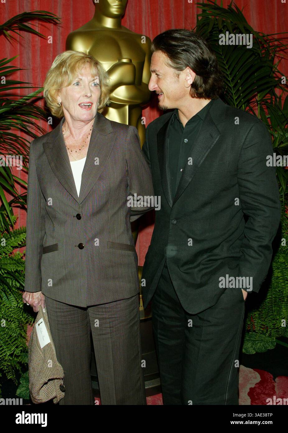 Feb 9, 2004; Beverly Hills, California, USA; Actor SEAN PENN & Mother ...