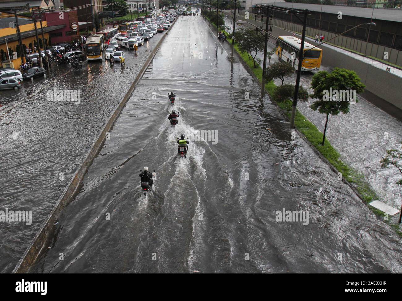 Lluvia inundada hi-res stock photography and images - Alamy