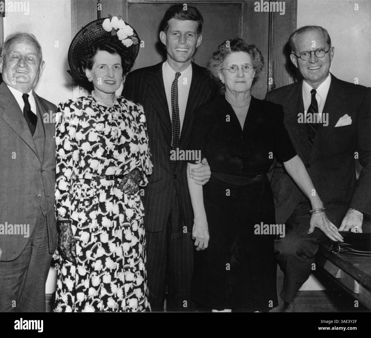 00 00, 1946; Washington, DC, USA; Date unknown. JOHN F. KENNEDY (center ...