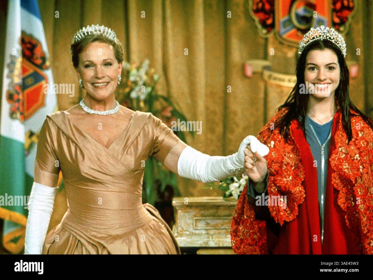 Julie andrews princess diaries 2001 hi-res stock photography and images ...