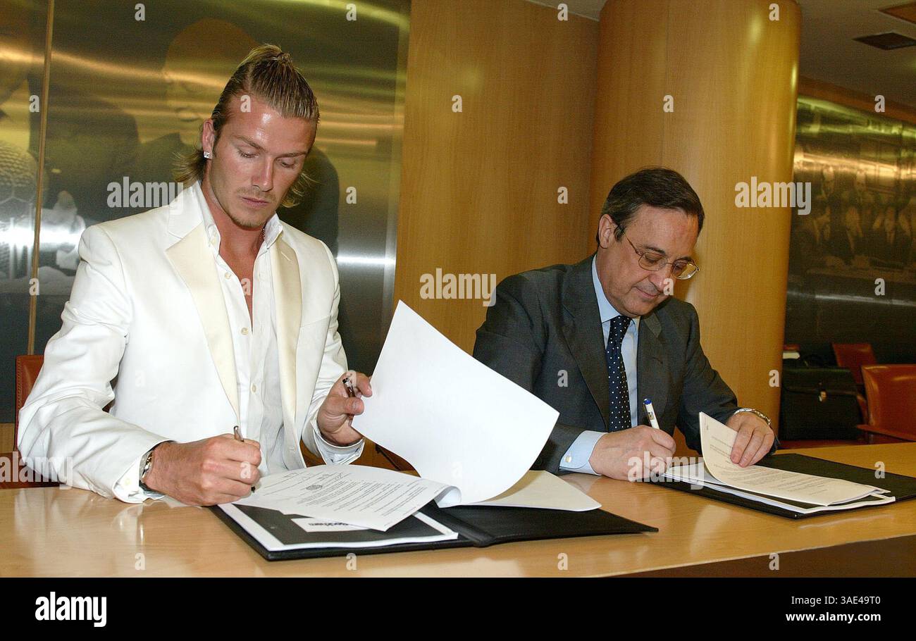 David beckham real madrid contract hi-res stock photography and images ...