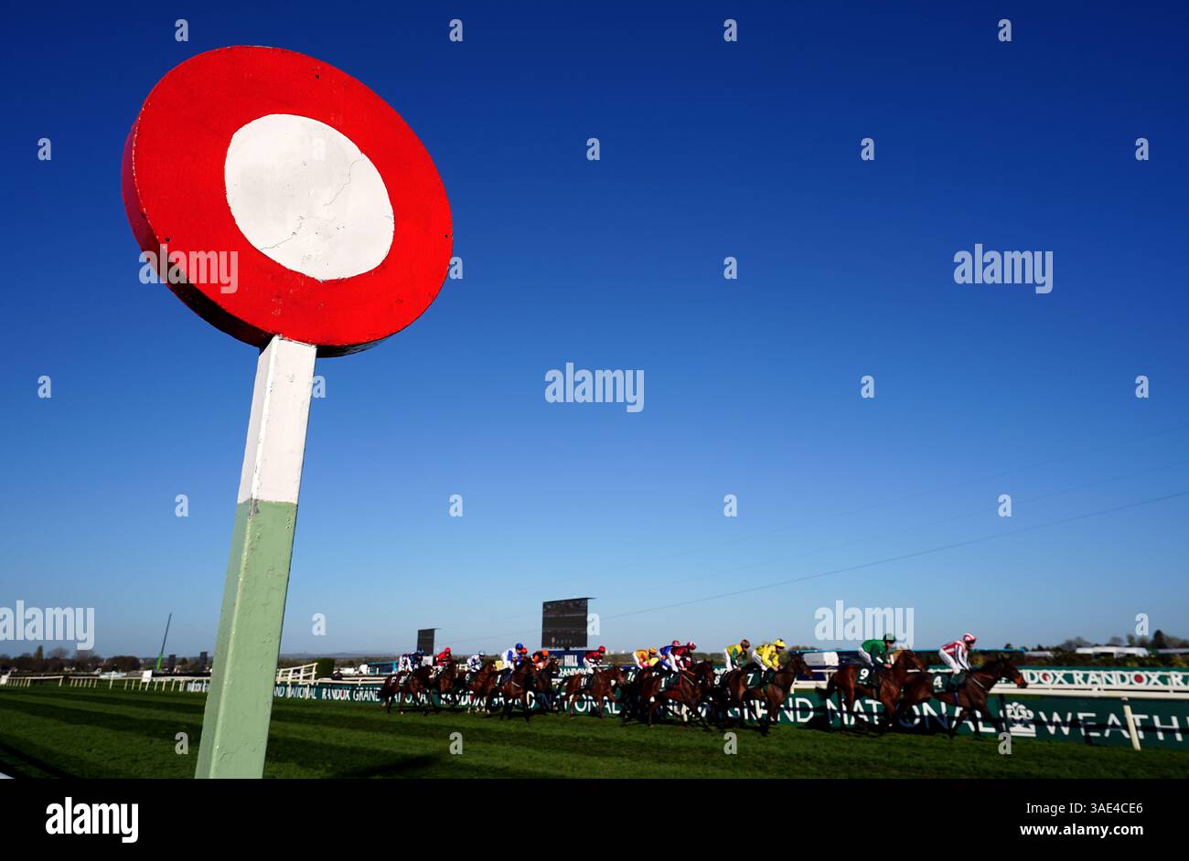 Runners and riders during the Weatherbys nhstallions.co.uk Standard ...