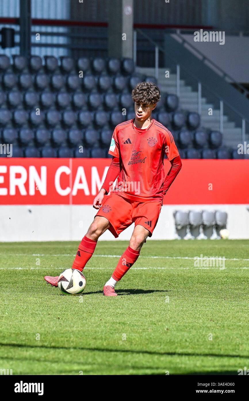 am Bal David DAIBER (FCB #8)/Einzelfoto/Freisteller/U19 DFB ...