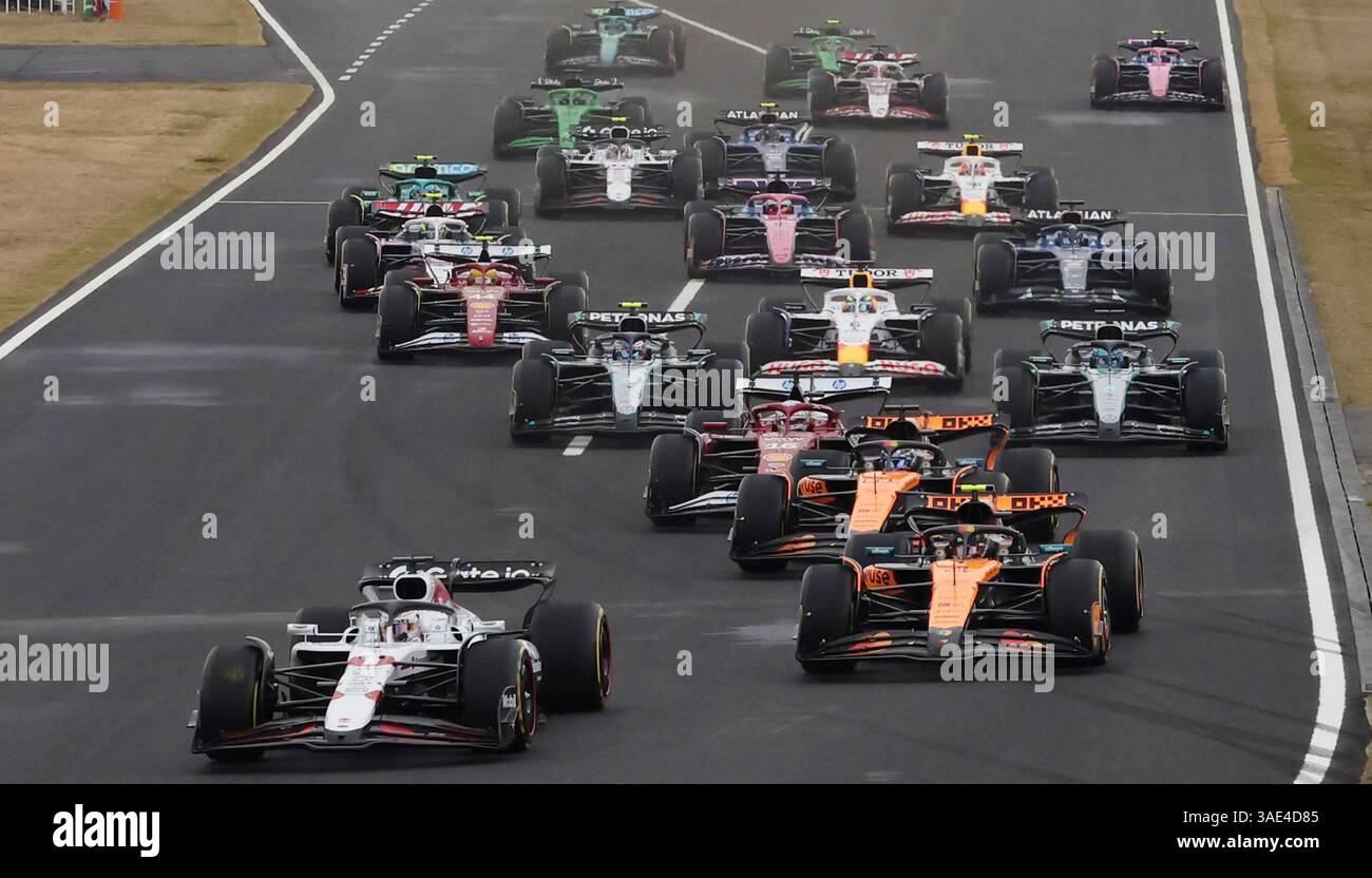 The race starts during the Japanese Formula One Grand Prix at the ...