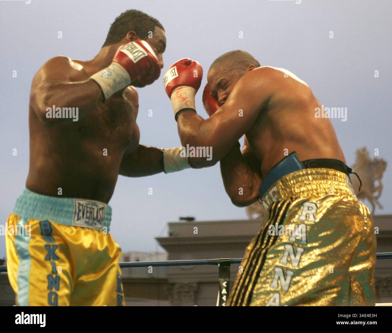 Apr 23, 2005; Las Vegas, NV, USA; BOXING: Undefeated CALVIN BROCK (L ...