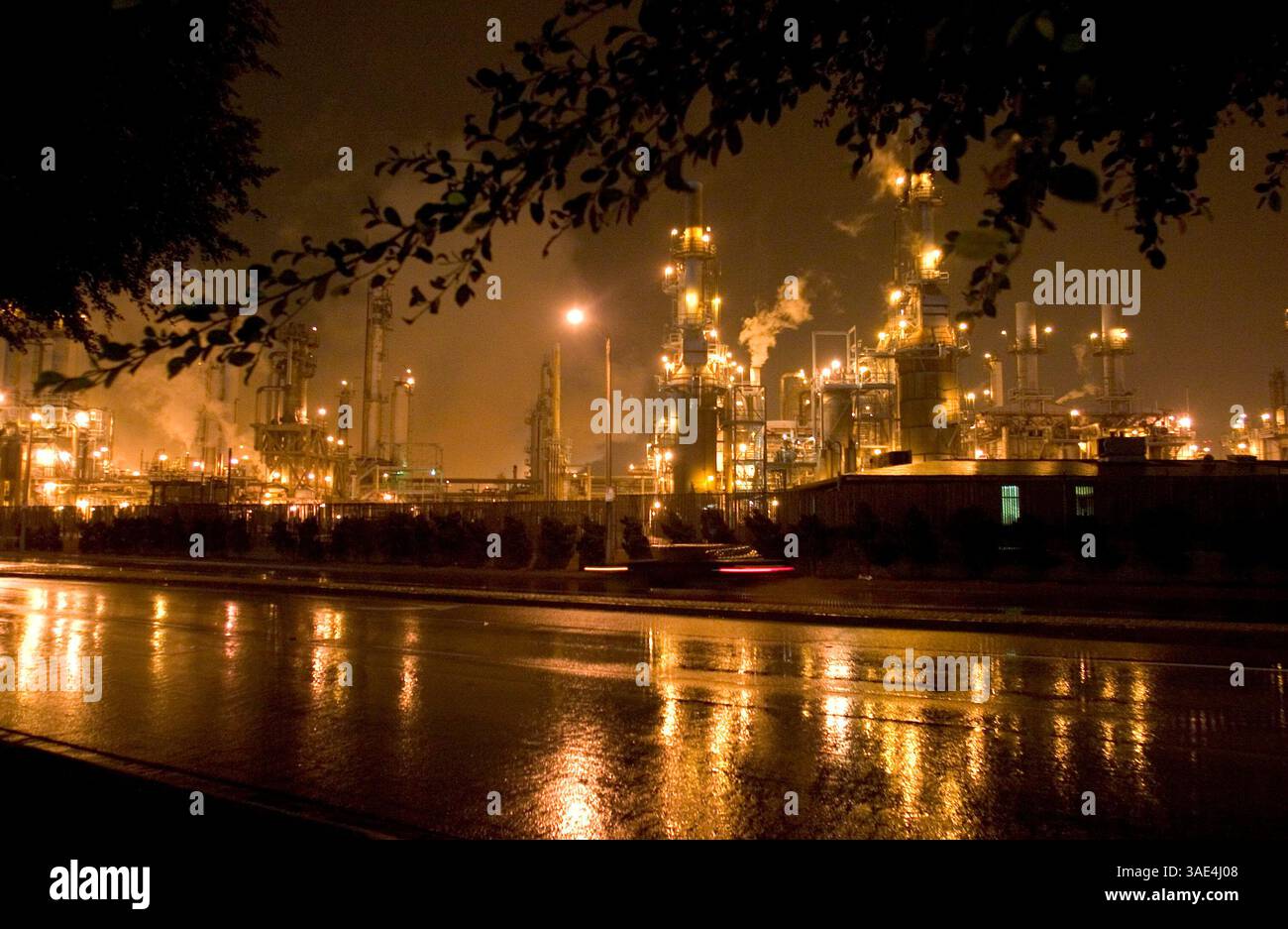 Mar 19, 2005; Long Beach, CA, USA; The Conoco philips Oil Refinery at ...