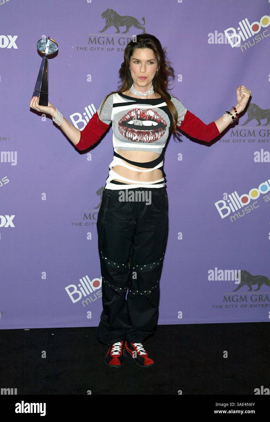 Shania twain 2003 billboard music hi-res stock photography and images ...