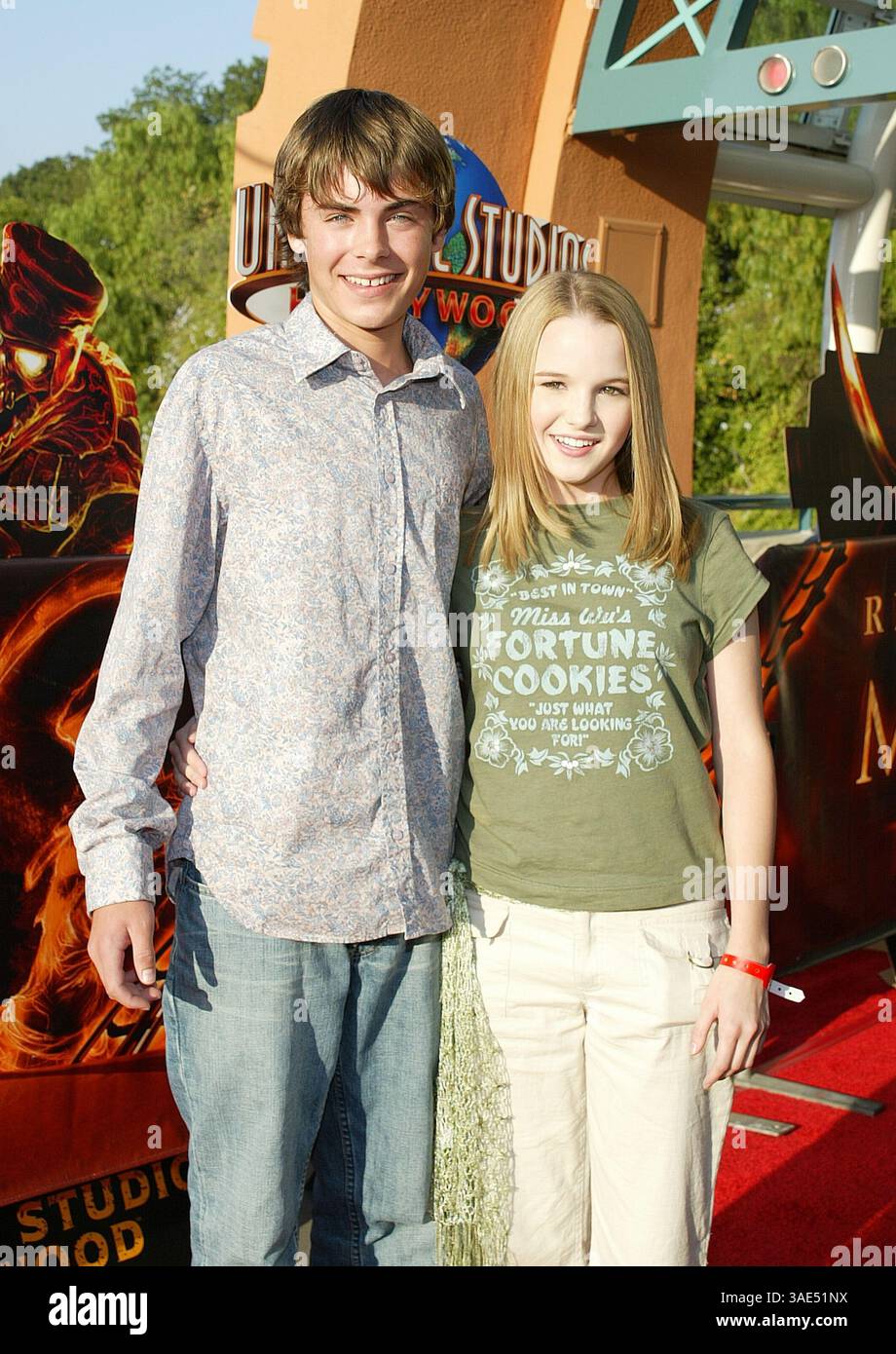 Kay panabaker and zac efron hi-res stock photography and images - Alamy