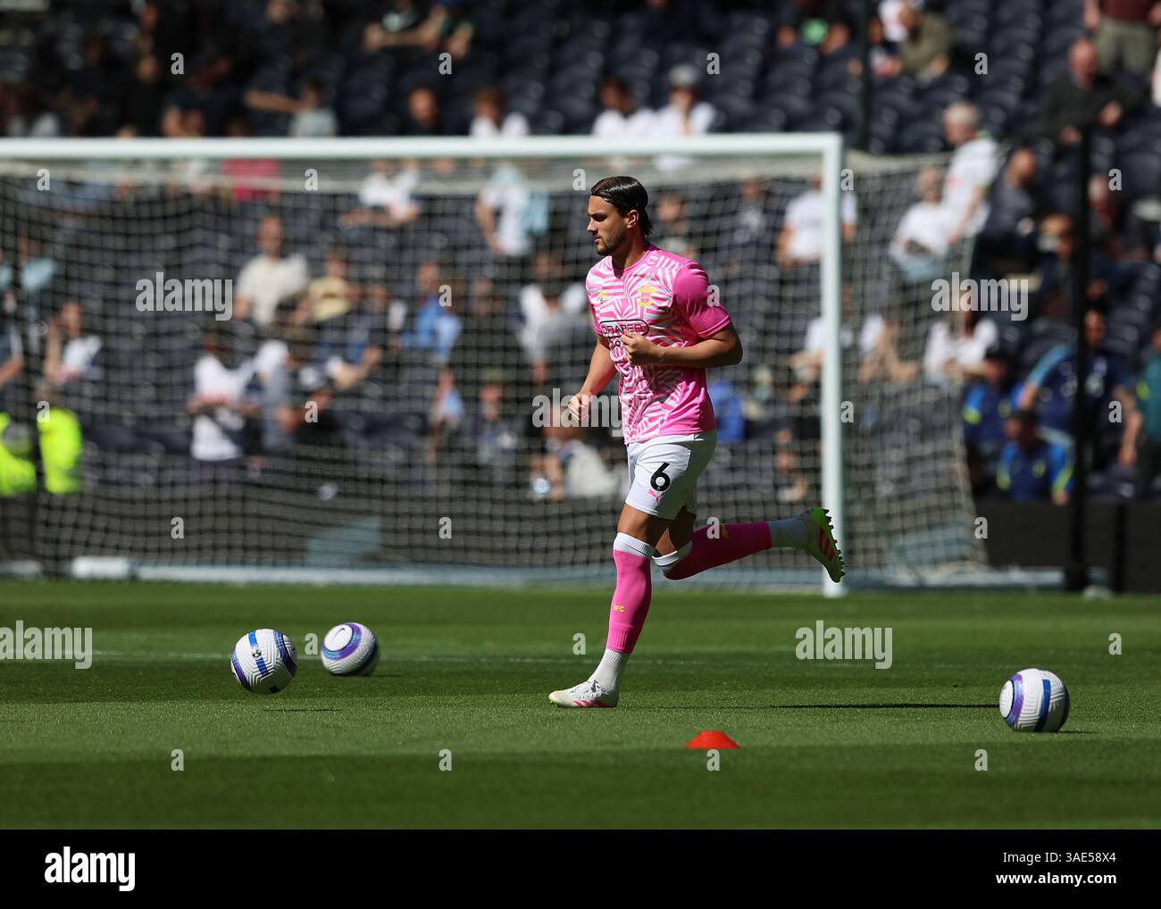 Tottenham Hotspur Stadium, London, UK. 6th Apr, 2025. Premier League ...