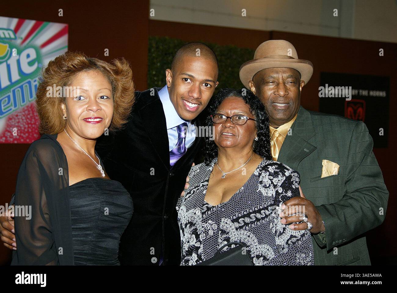 Feb 28, 2005; Los Angeles, CA, USA; Actor NICK CANNON with his mother ...