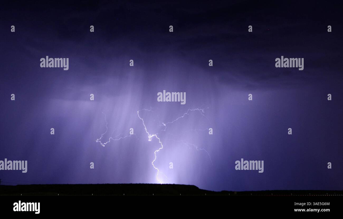 Jul 28, 2008 - Valley of Fire, Nevada, USA - Monsoon lightning storms passing through the desert ...