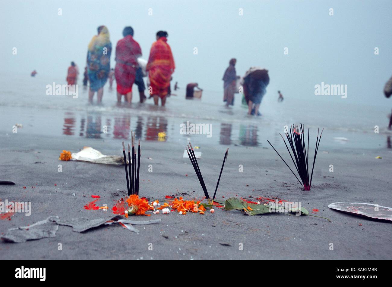 Jan 14, 2009 - Namkhana, West Bengal, India - Insence stick for god ...