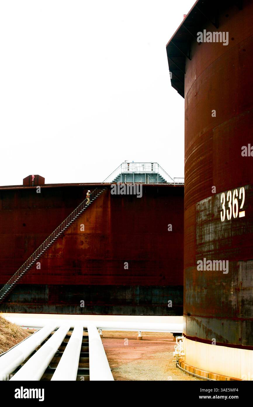 Feb 17, 2009 - Cushing, Oklahoma, USA - A worker climbs a ladder on the ...