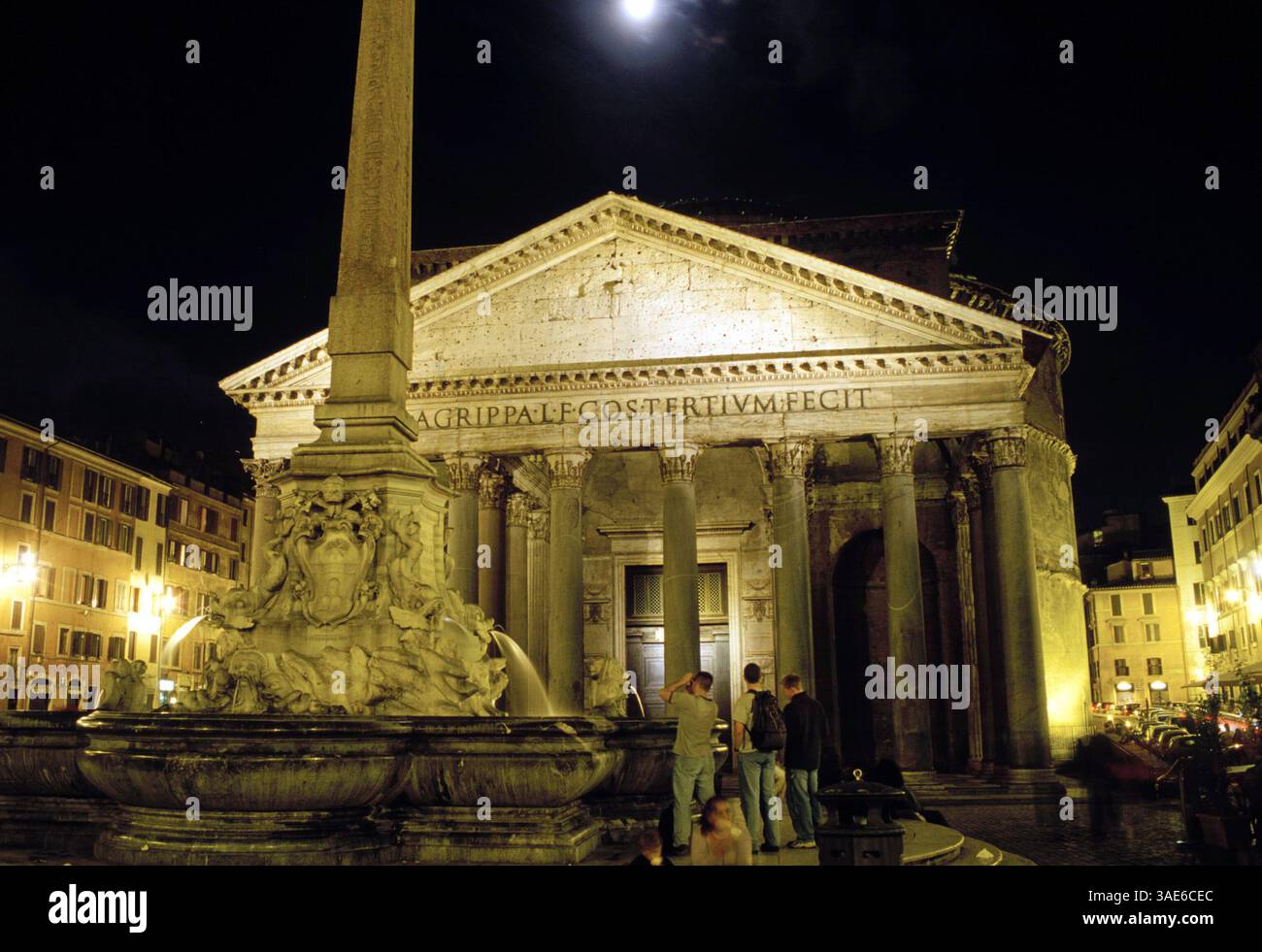 May 24, 2002; Rome, Italy; A night view of the 'Pantheon' in Rome ...