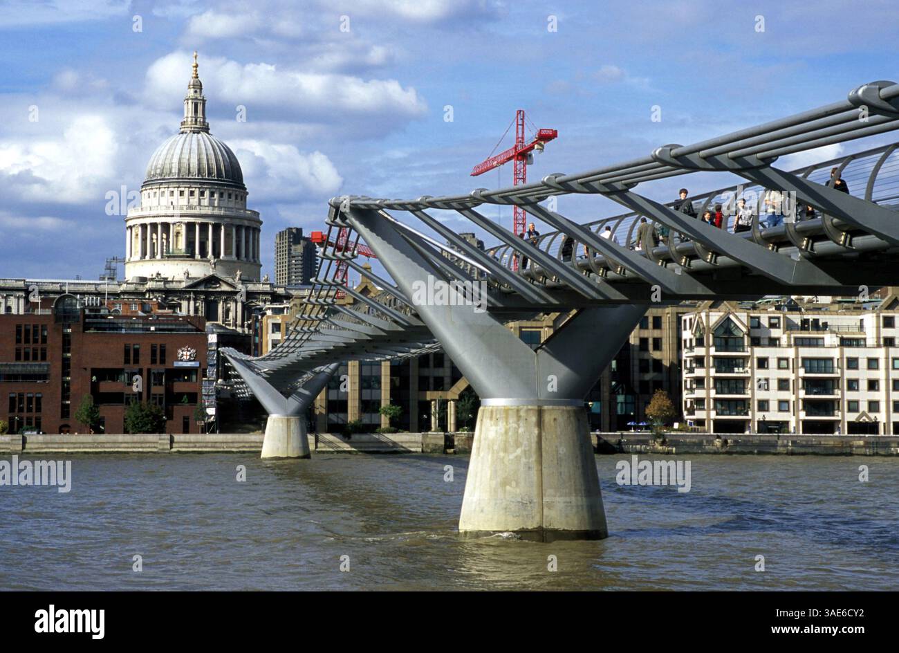 London's Millennium Bridge is the first pedestrian river crossing over ...