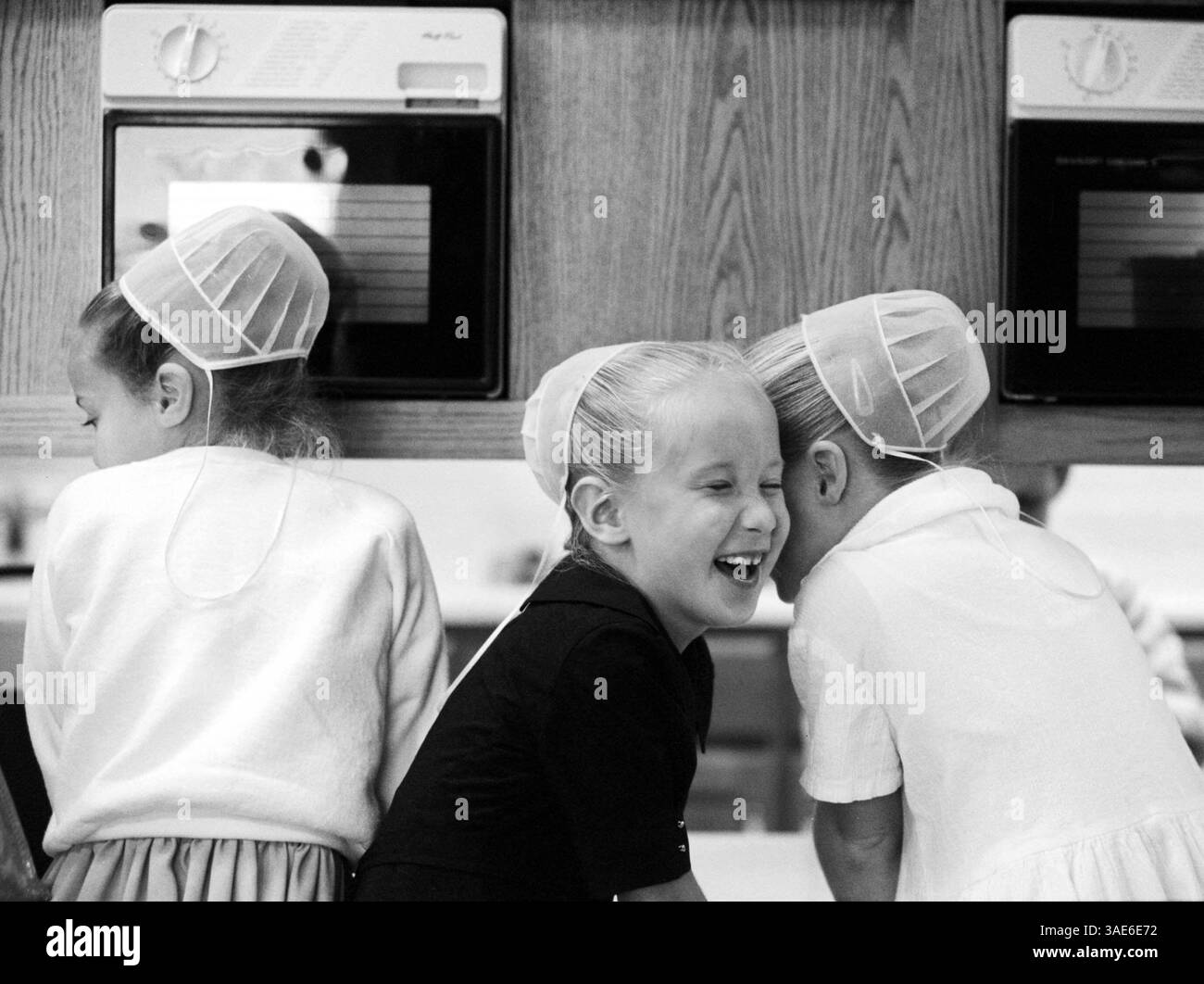 Amish girls hi-res stock photography and images - Alamy