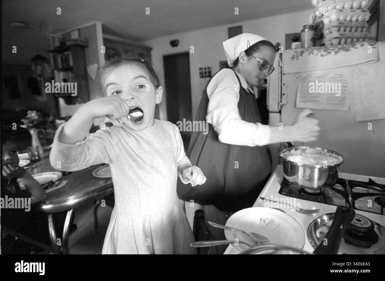 Amish women four dresses hi-res stock photography and images - Alamy