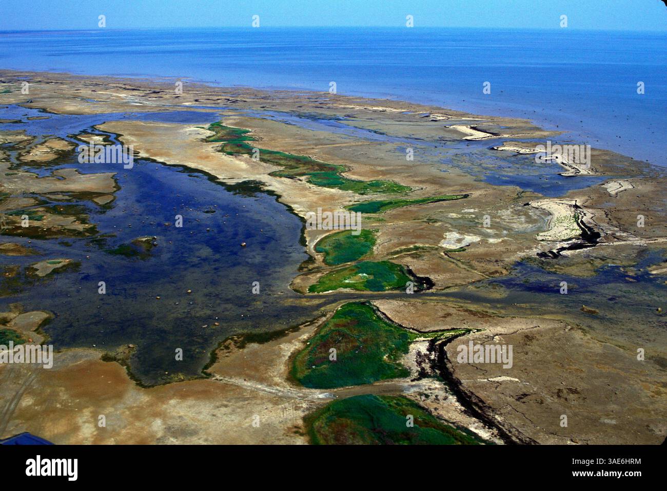 Apr 27, 2007 - Hudson Bay, CANADA - Aerial views of the tidal planes ...