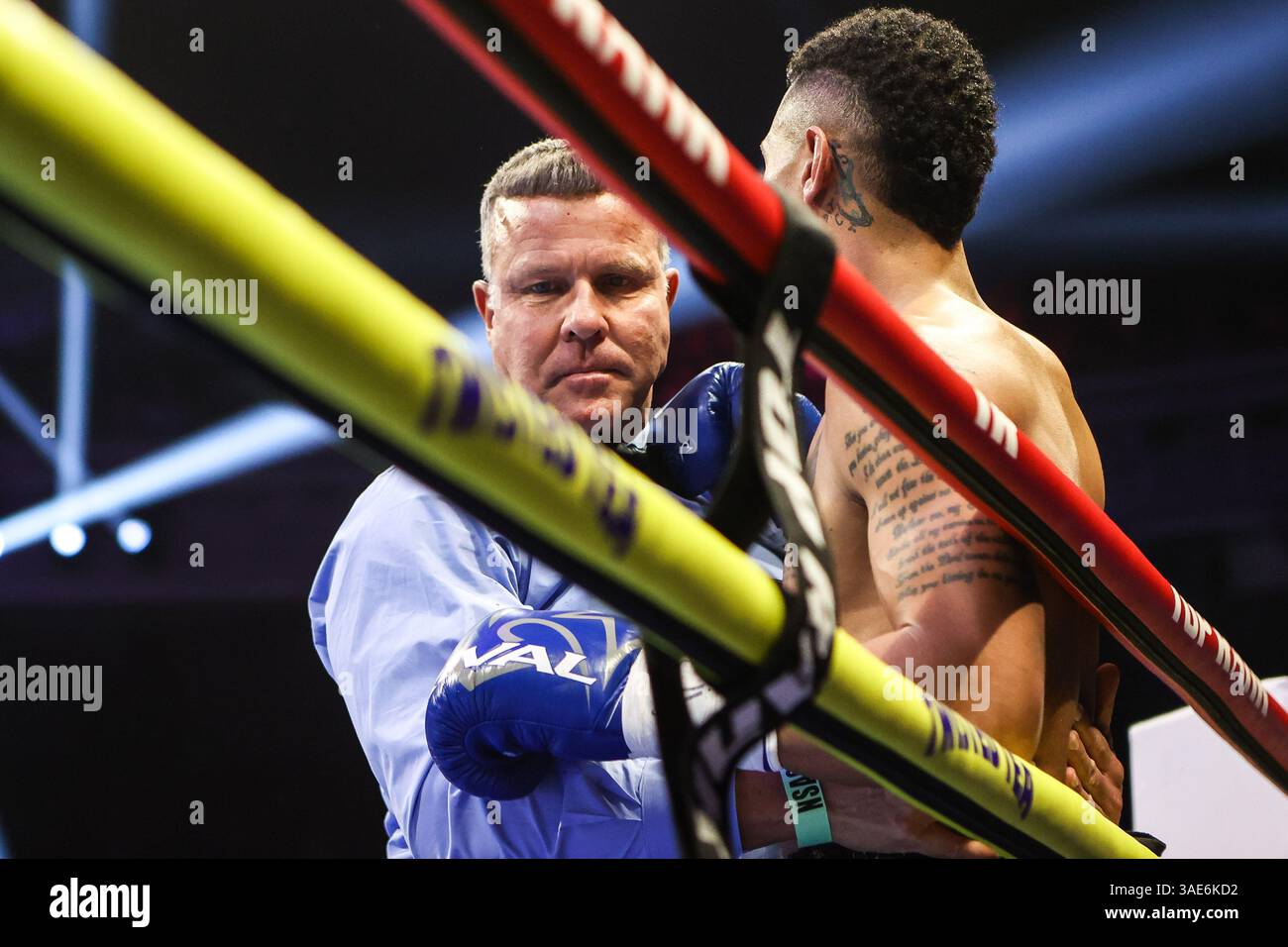 Las Vegas, NV, USA. 5th Apr, 2025. Referee Tom Taylor steps in to ...