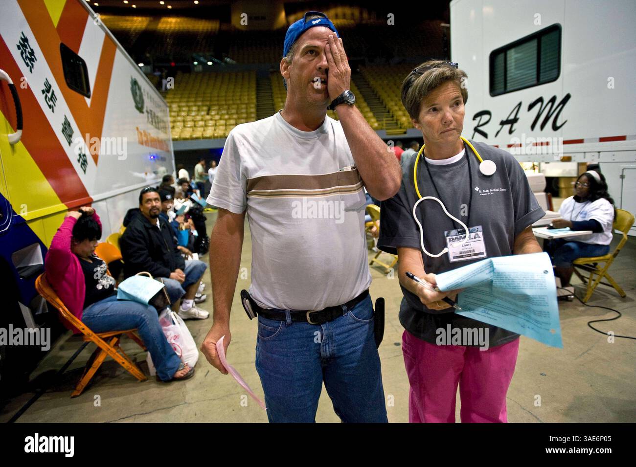 Aug. 13, 2009 - Inglewood, California, USA - LAURA DIXON gives DARRIN ...