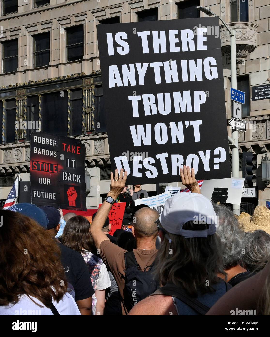 Los Angeles, United States. 05th Apr, 2025. Thousands of protesters ...