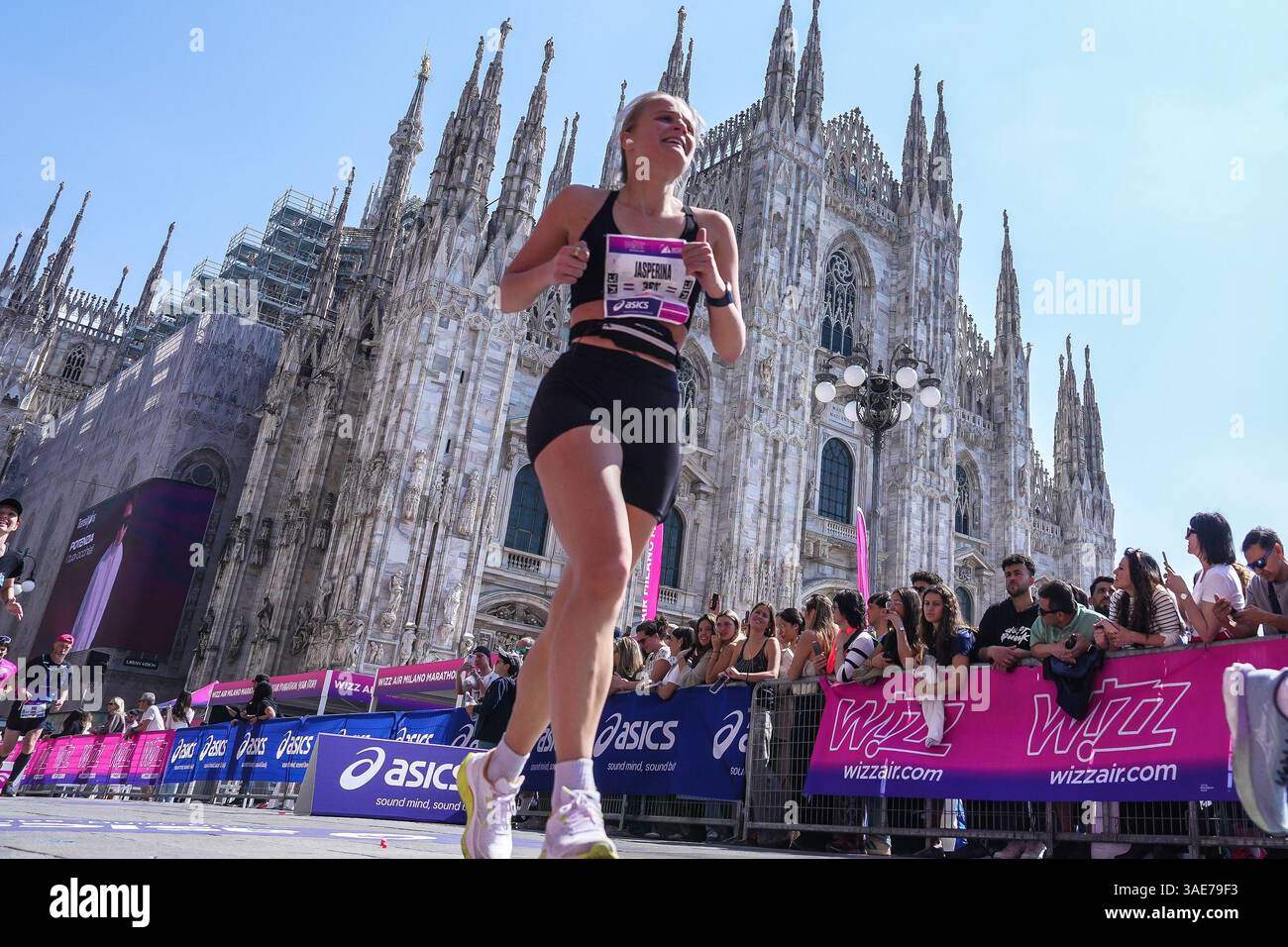 Milano, Italia. 06th Apr, 2025. Milano running festival before the Wizz ...